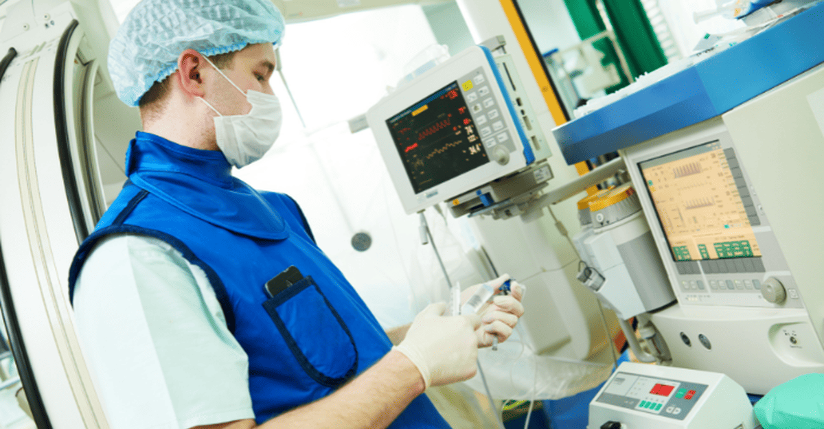 How to Become an Anesthesiologist Assistant | Salary & Programs | Nurse.Org